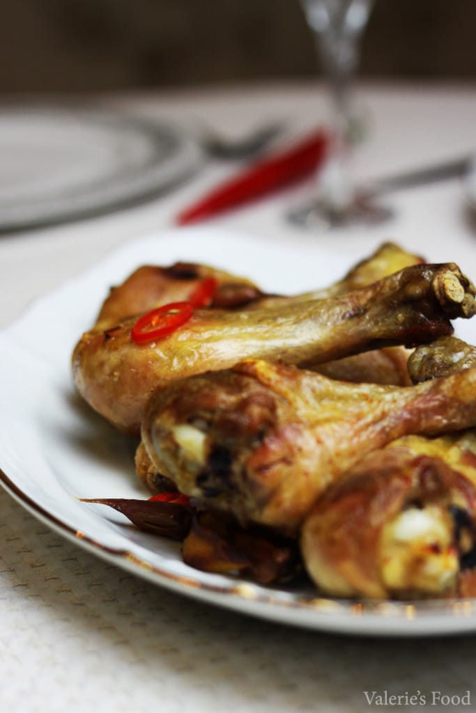 GAMBE DE GĂINĂ COAPTE CU CHILLI ȘI LĂMÂIE - Valerie's Food